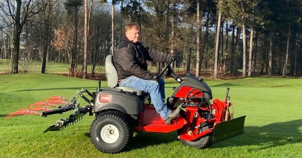 Nieuwe bunkerhark voor greenkeepers Best Golf