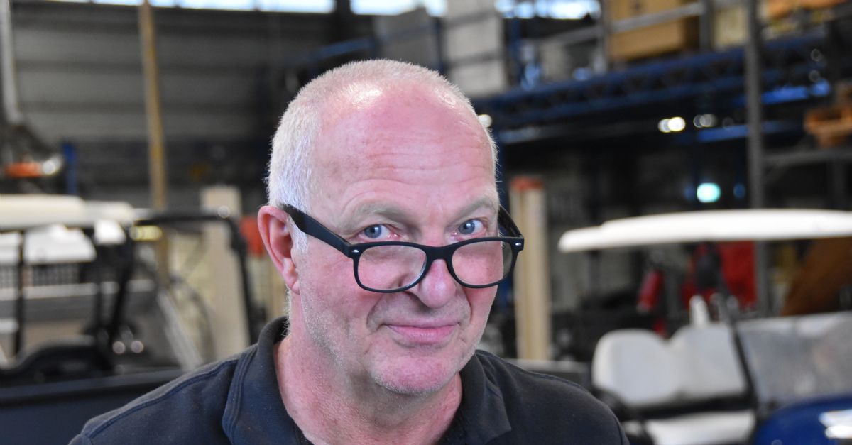 Jan Bakker (Jean Heybroek): Nog elke dag messcherp
