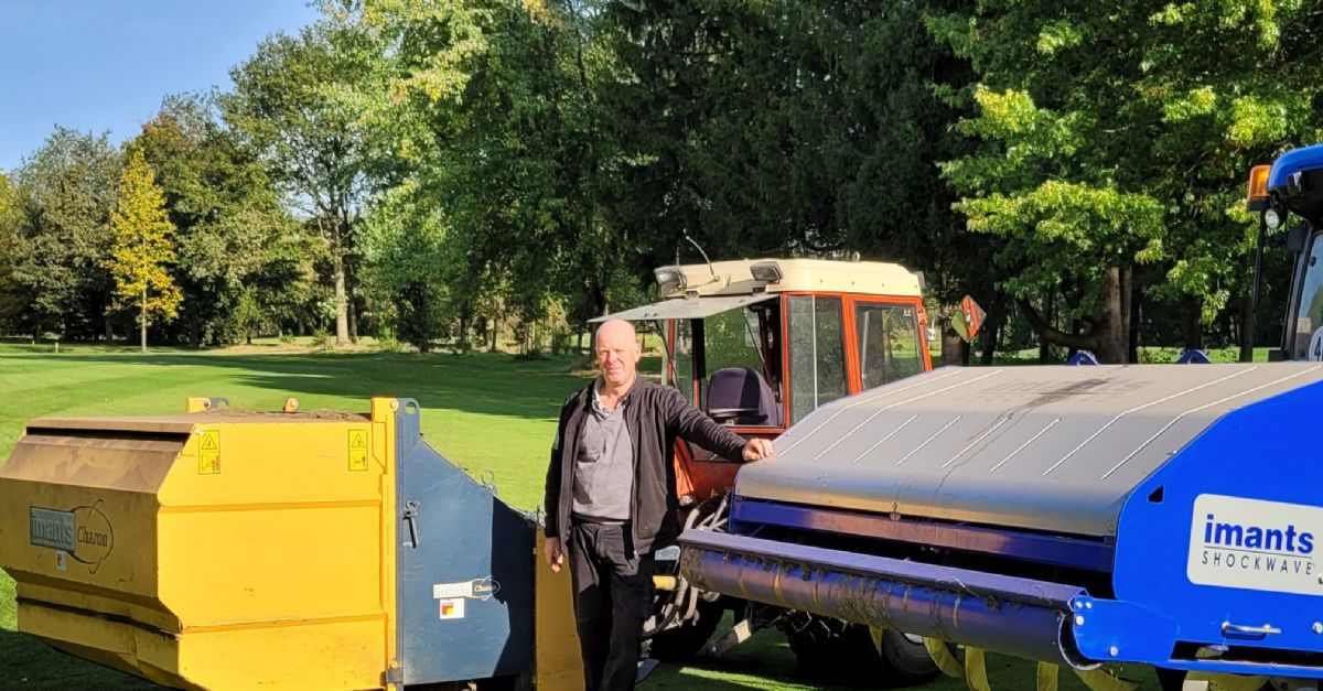 Crossmoor Golf schudt bodem om waterdoorlatendheid te verbeteren