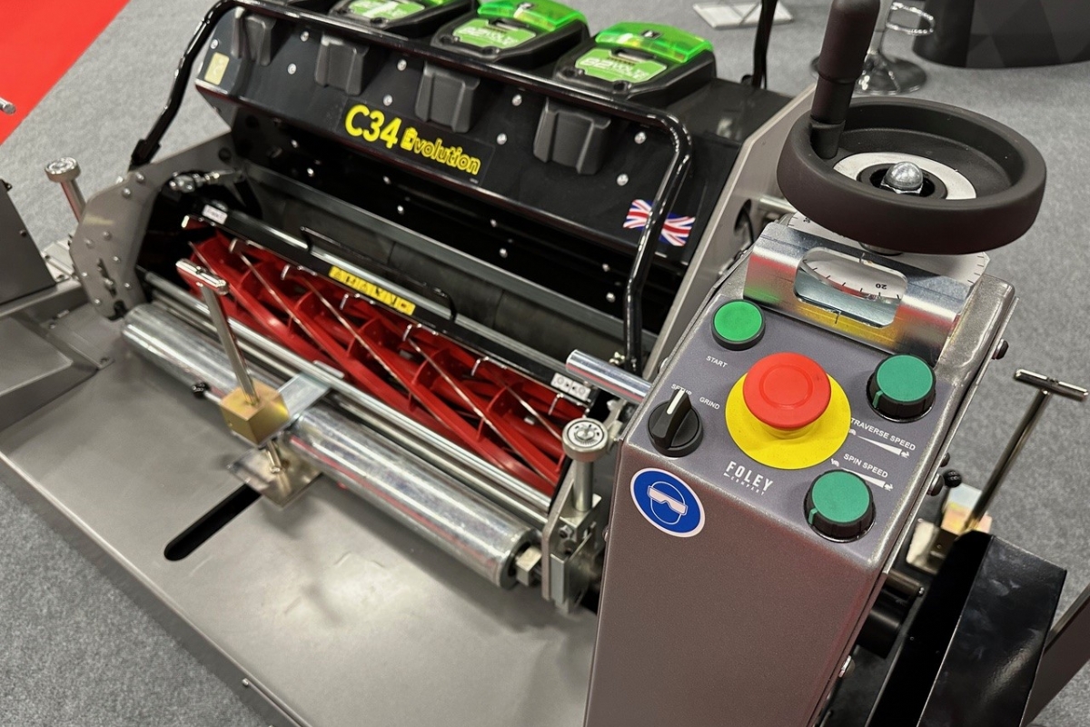 Leuke Turf Matters video over de roll-on roll-off Foley 642 Quick Spin ...